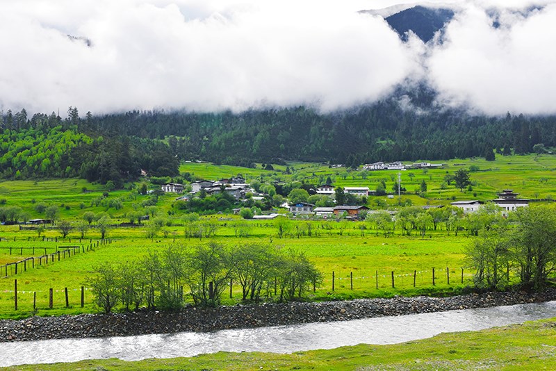 Discover Holy Lakes in Tibet